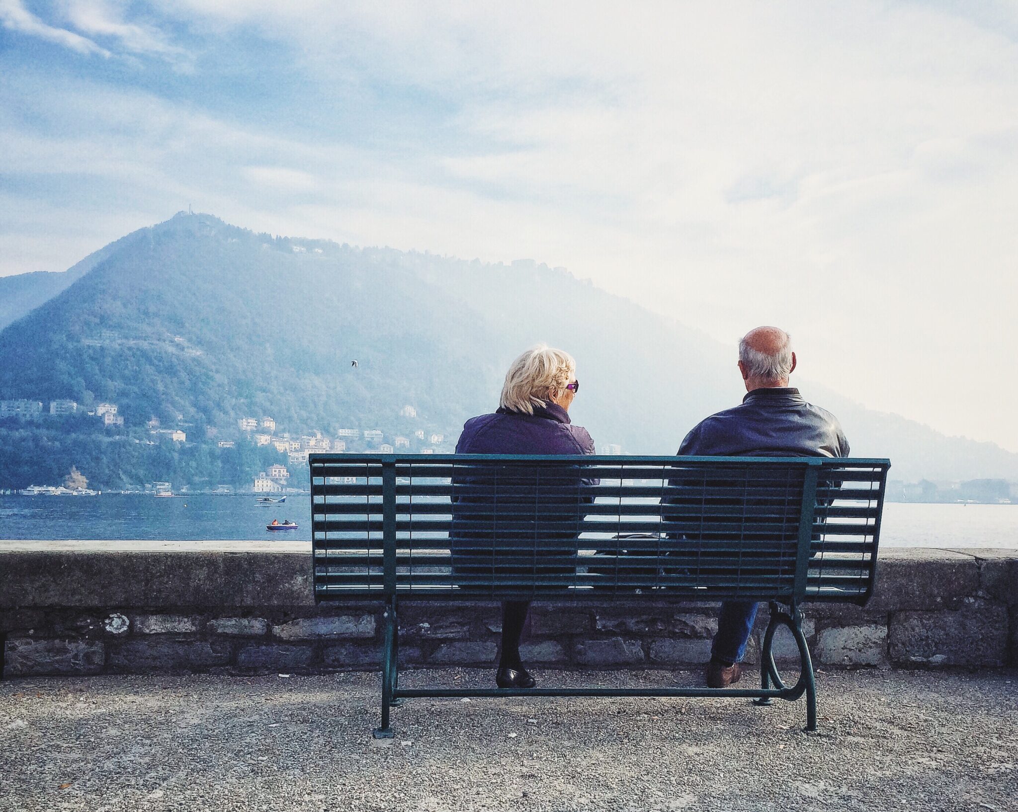 How To Live With An Emotionally Distant Husband (6 STRATEGIES THAT WORK)