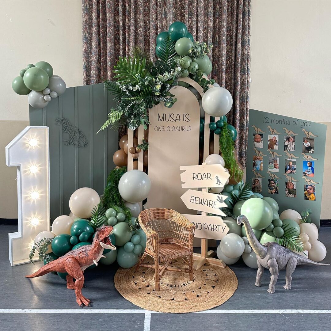 72+ Unforgettable First Birthday Dinosaur Theme Ideas (Stomp, Roar, and ...