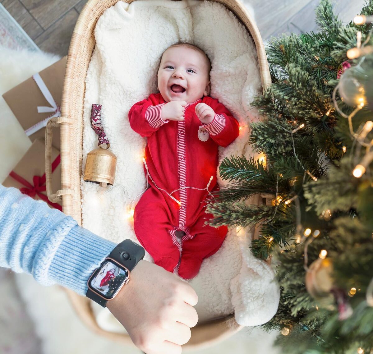 69+ Adorable Baby's First Christmas Photo Ideas to Cherish Forever ...