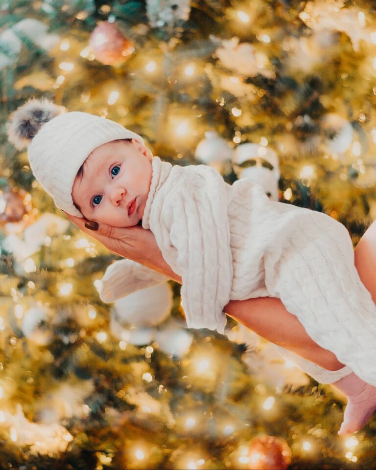 69+ Adorable Baby's First Christmas Photo Ideas to Cherish Forever ...