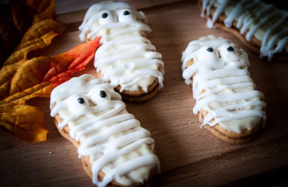 64+ Halloween Party Finger Foods That Are Ghoulishly Good - MOMtivational