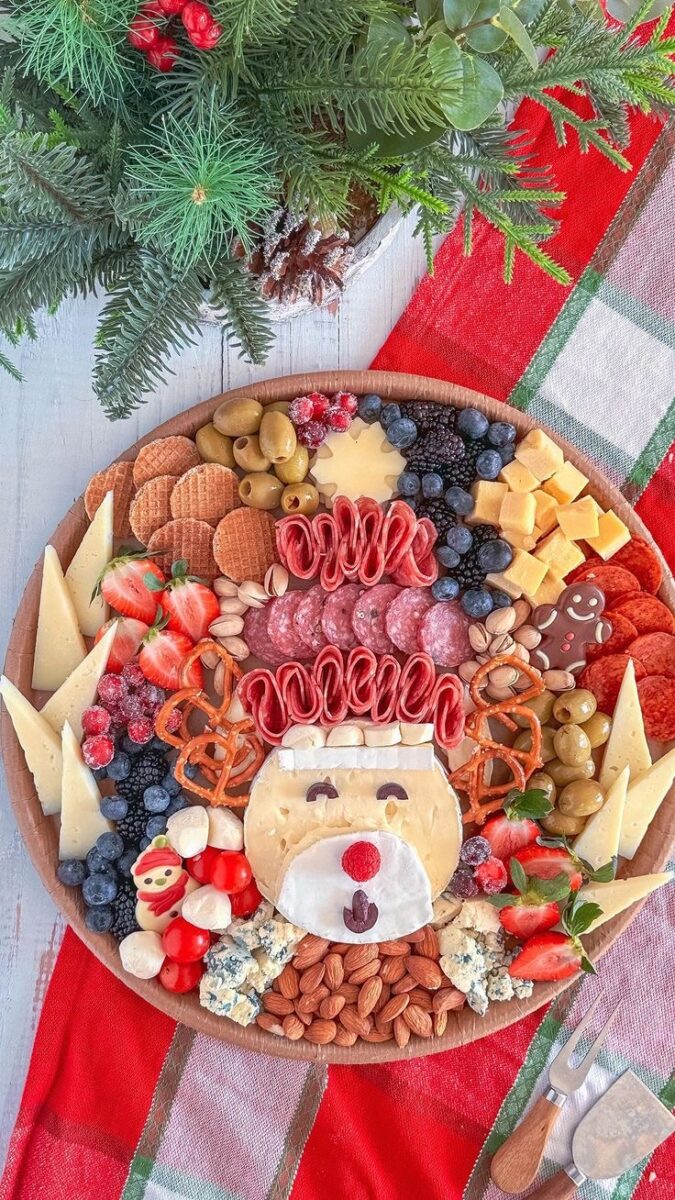 26 Christmas Charcuterie Boards That'll Wow Your Holiday Guests ...