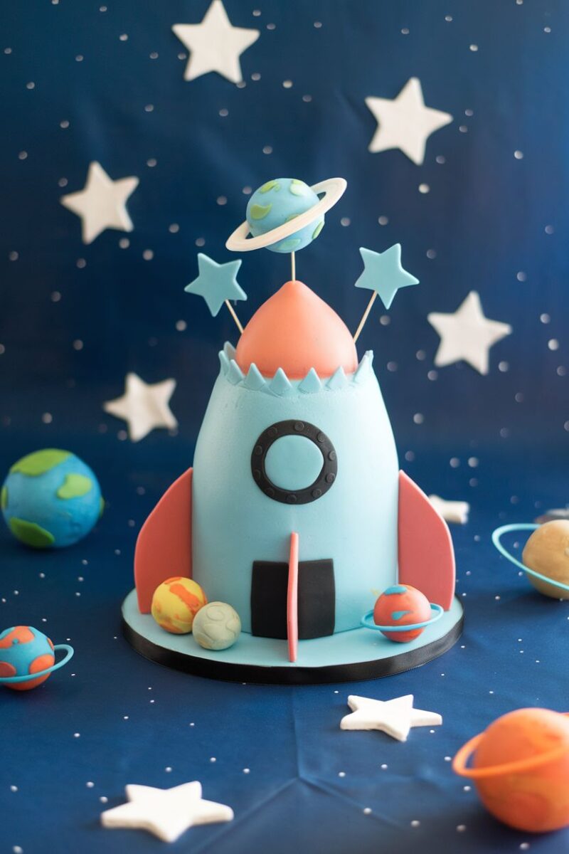 25+ Space Cake Ideas That Are Out of This World - MOMtivational